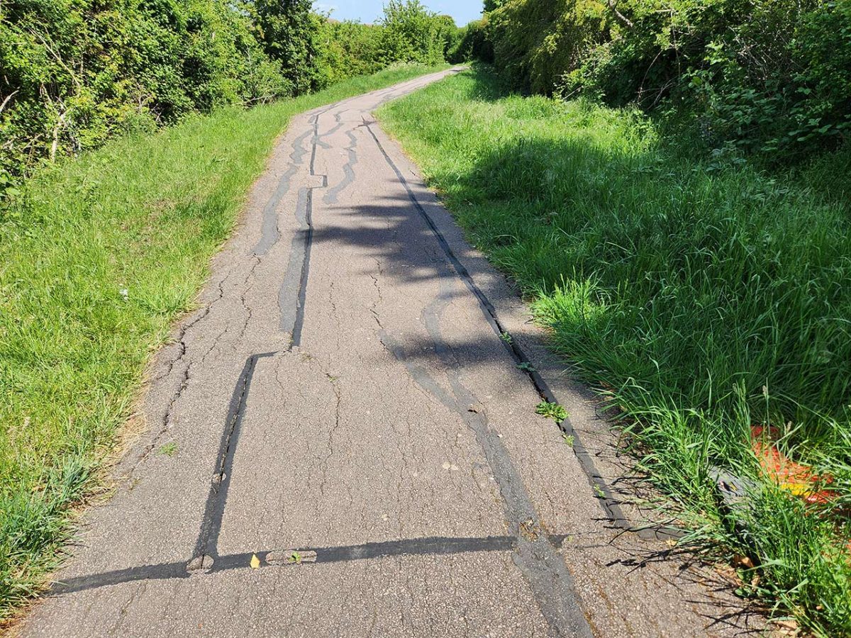Woodlands Park – boundary path problems – Brickhill Parish Council